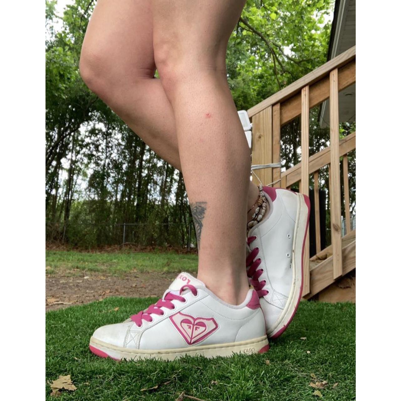 Roxy Women's White and Pink Trainers | Depop