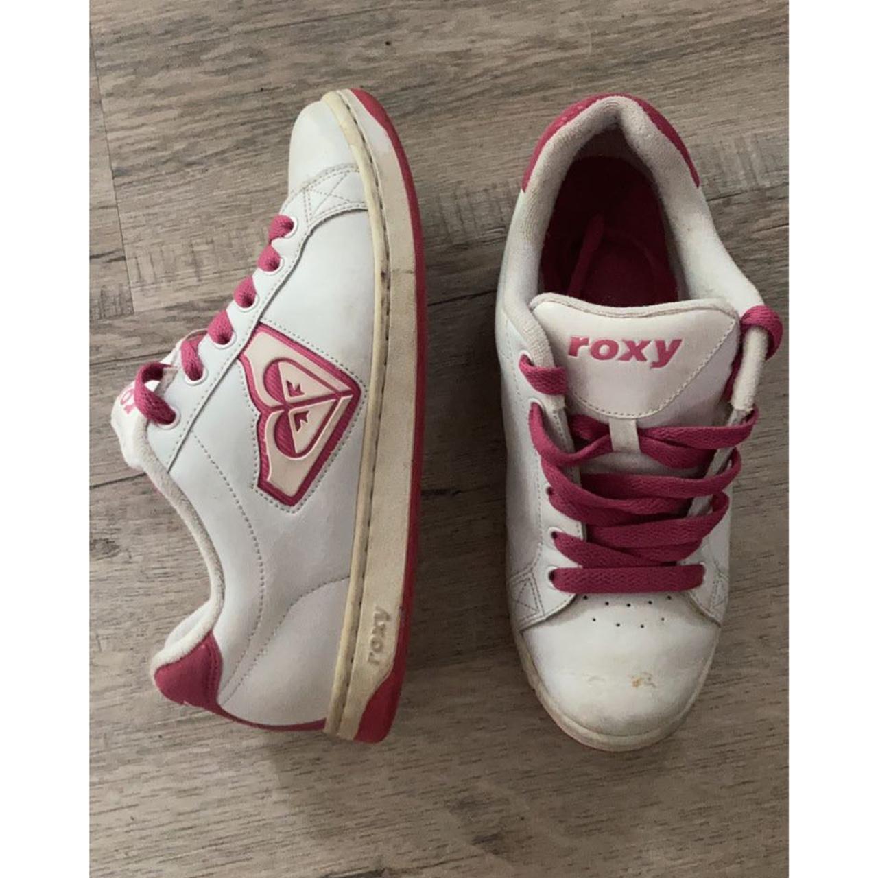 Roxy Women's White and Pink Trainers | Depop