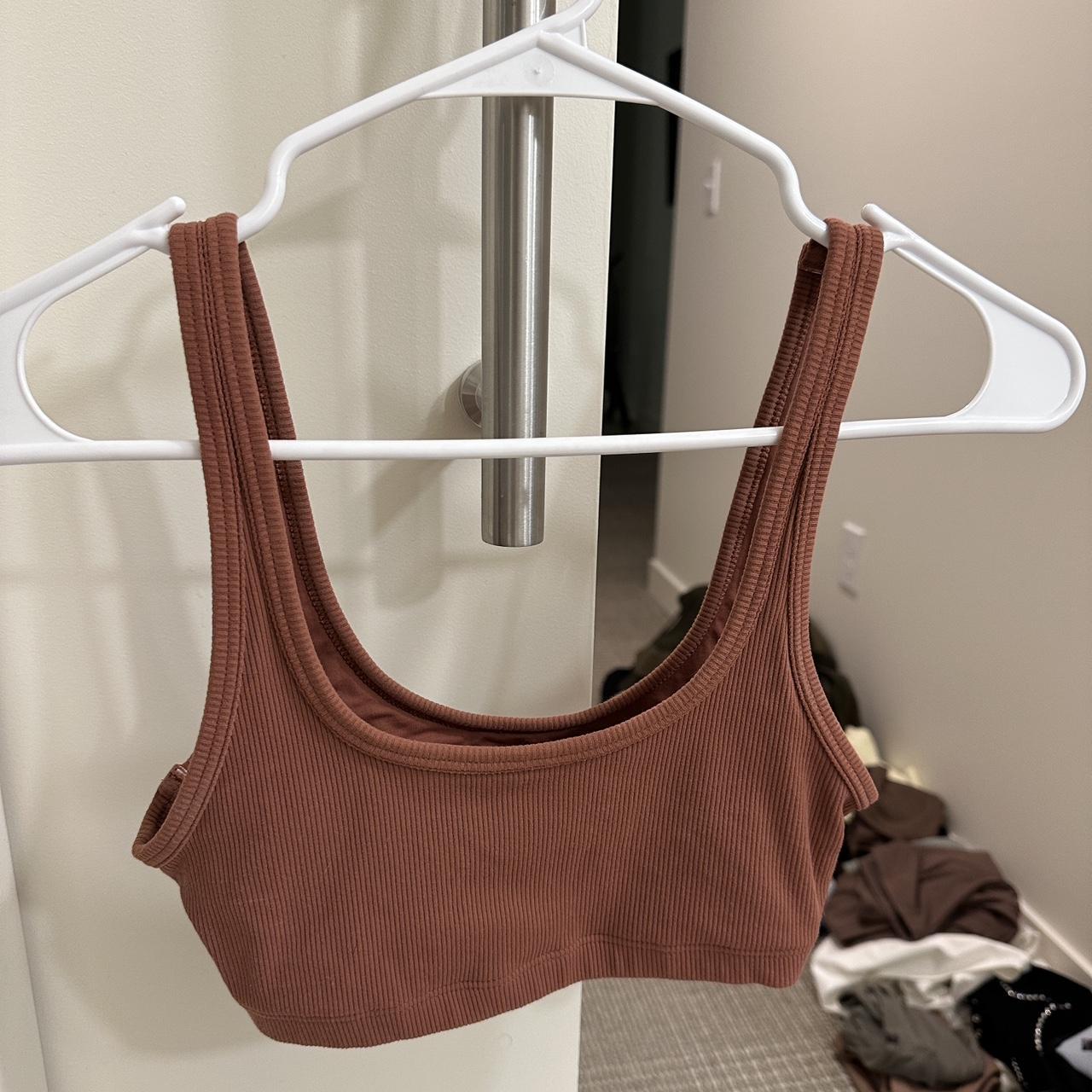Aritzia crop top - Depop