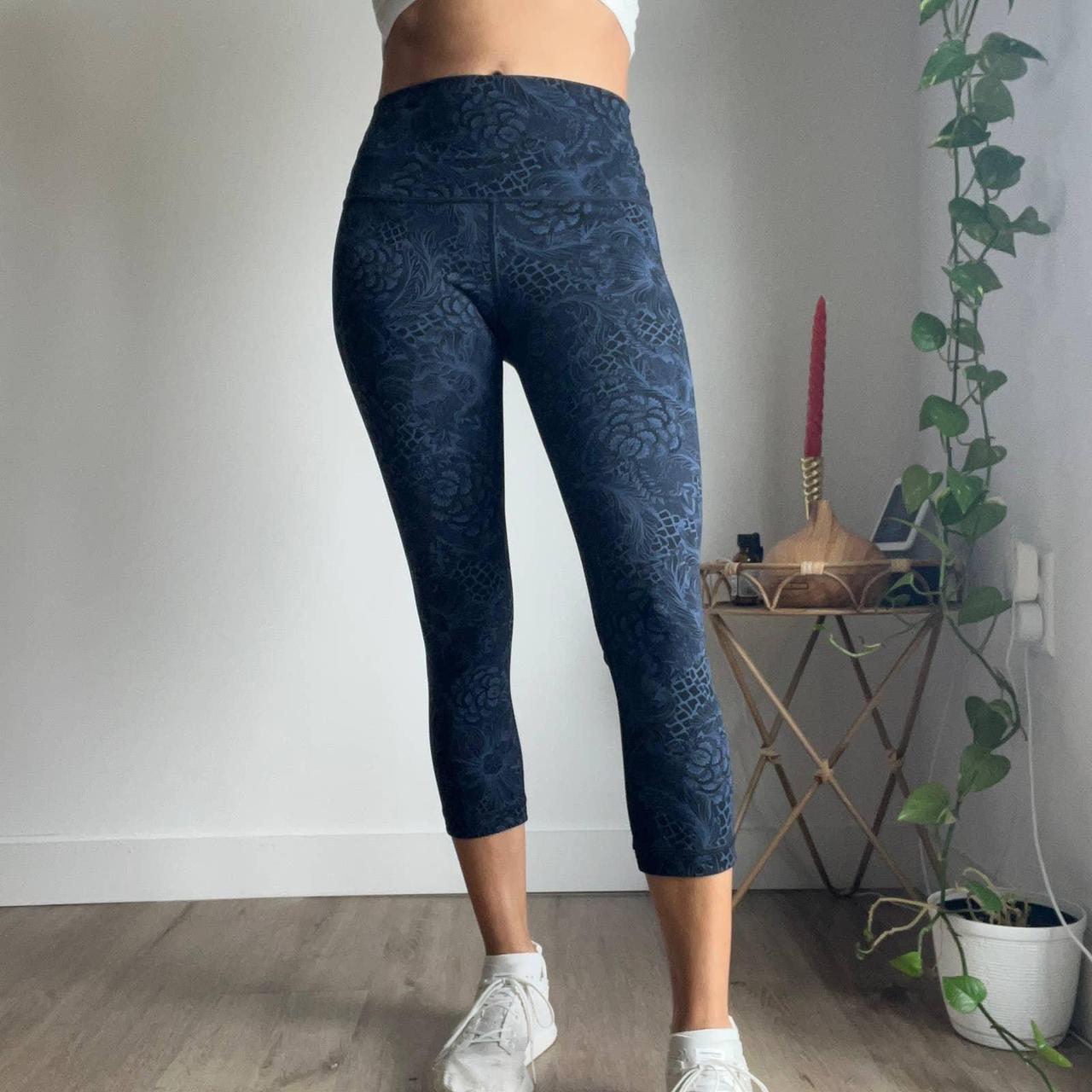 Lululemon Leggings Womens 6 Navy Blue Print... - Depop