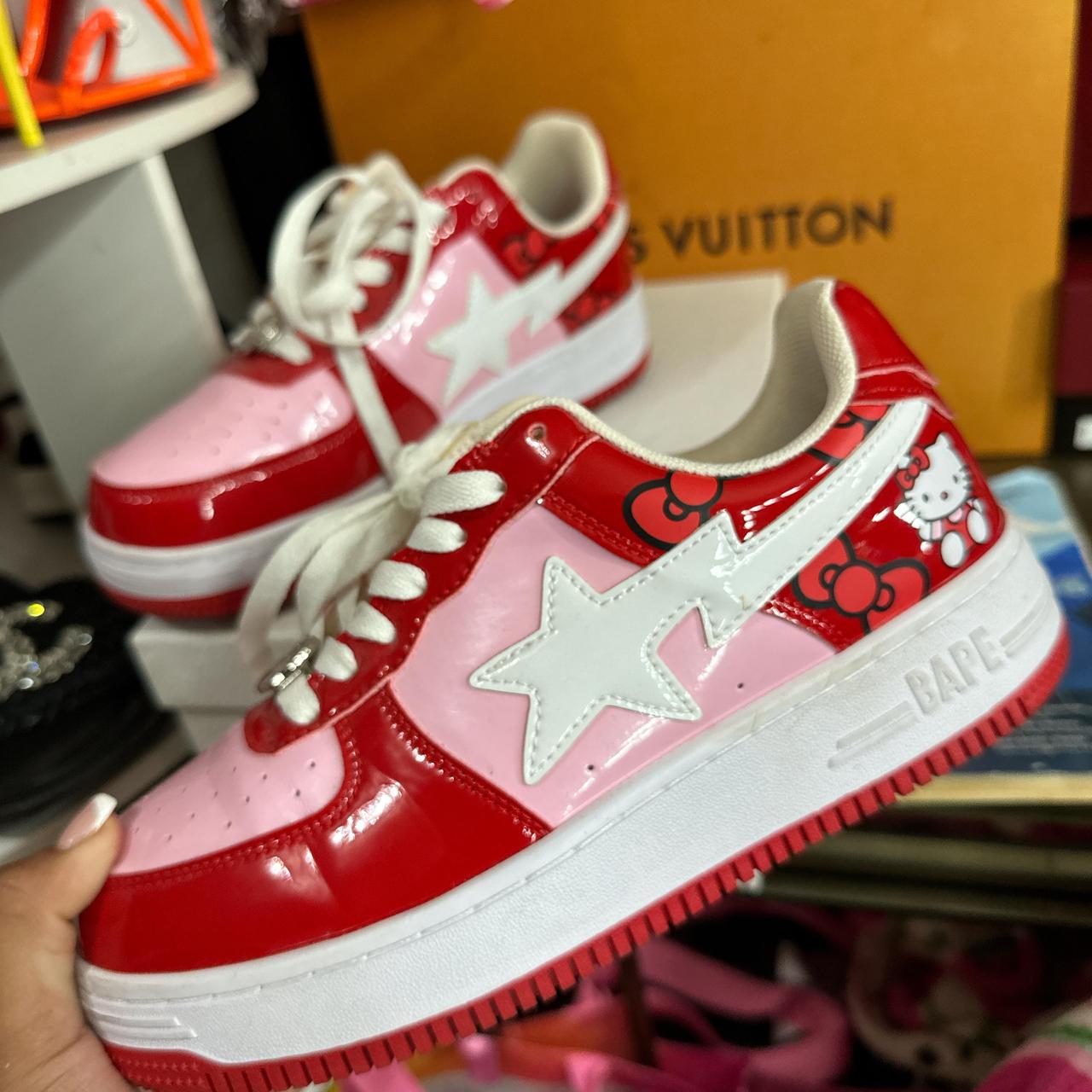 Hello kitty bapes new only wore once Comes w box | Depop