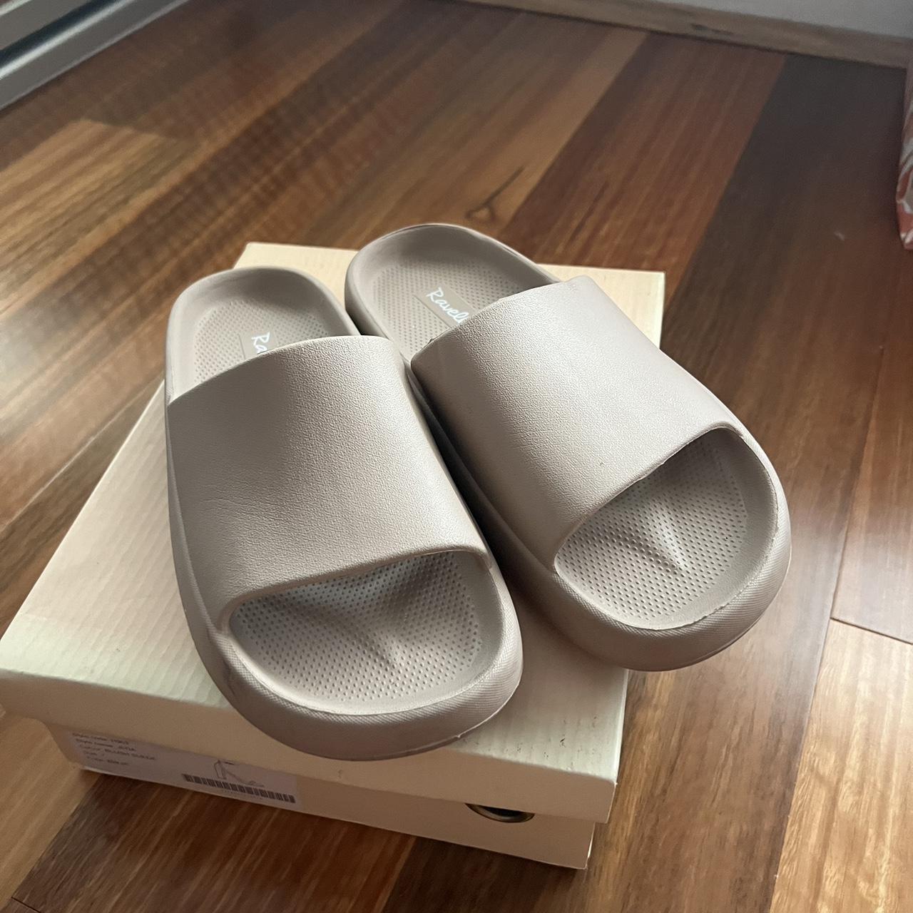 -Ravella slides -Tan colour -Size 7 -Barely worn - Depop