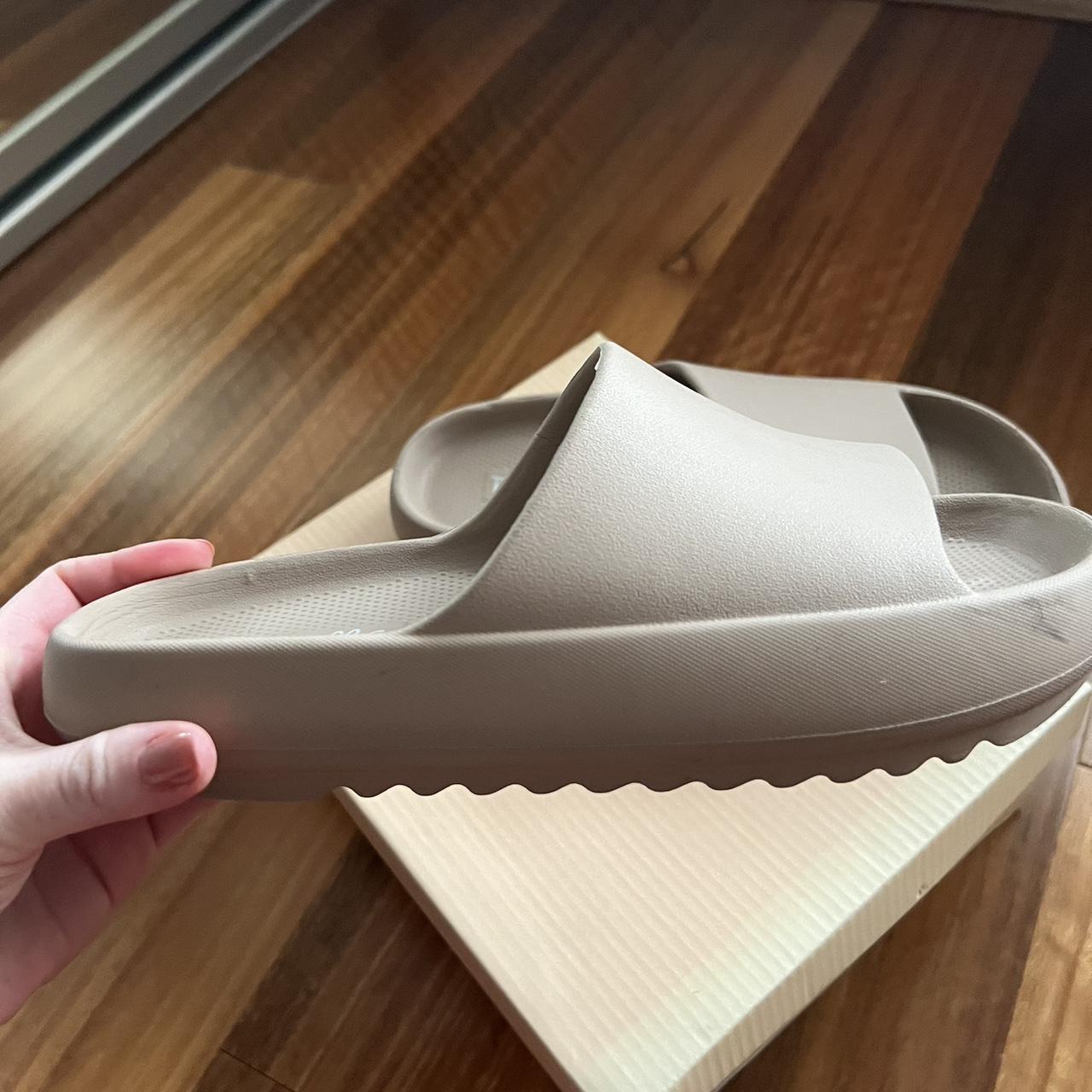 -Ravella slides -Tan colour -Size 7 -Barely worn - Depop