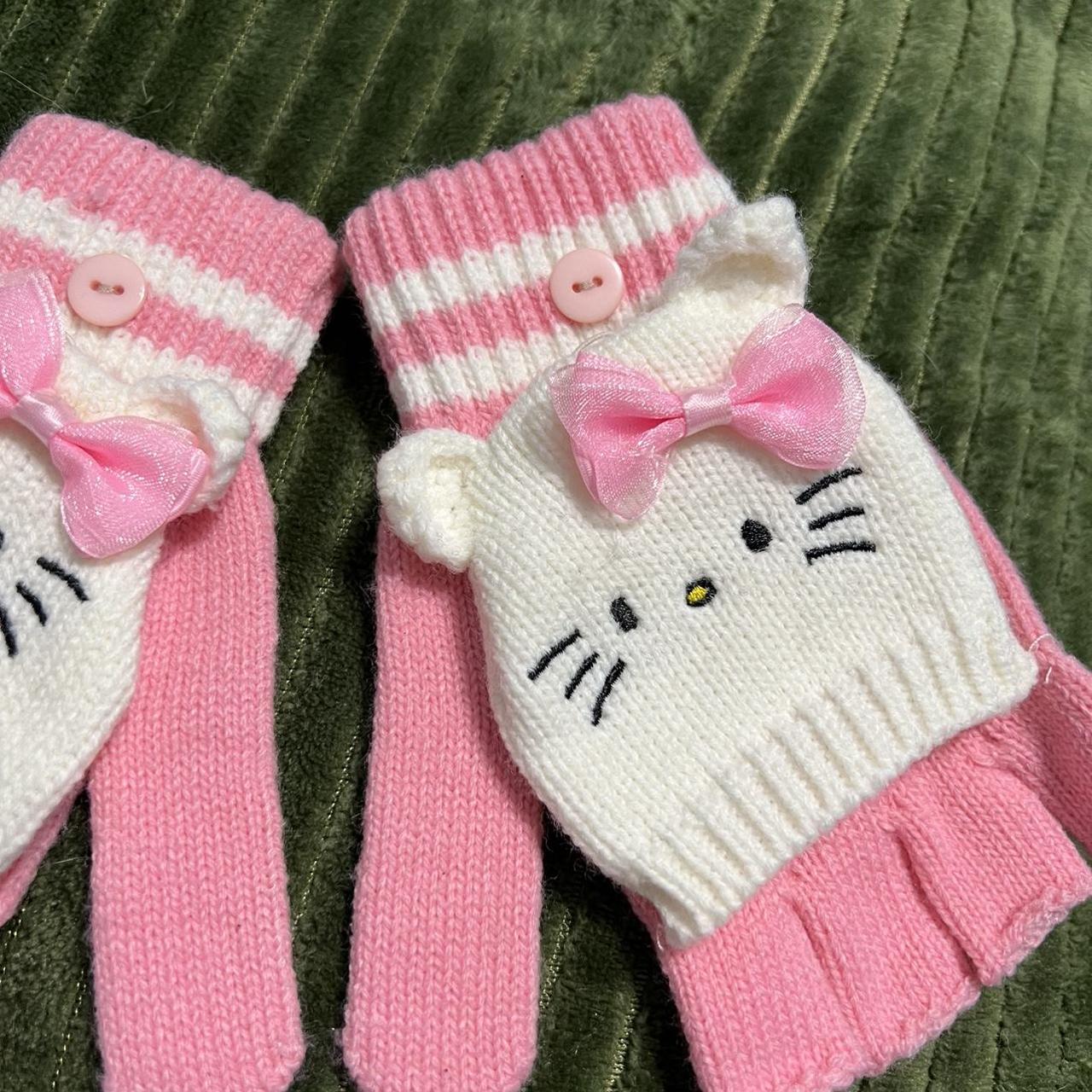 Hello Kitty Women's Pink and White Gloves | Depop