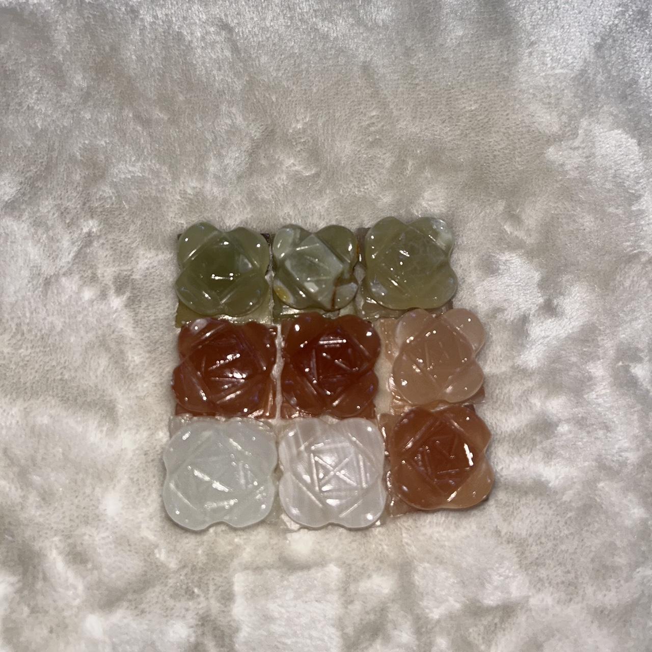 ROSE/FLOWER SHAPED CRYSTALS PM FOR DETAILS BEFORE... - Depop