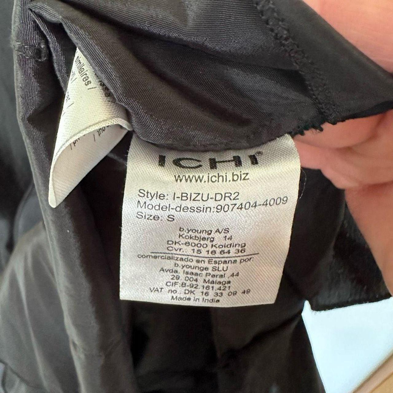 ICHI Y2K Vintage Black and White Color Block Flounce... - Depop