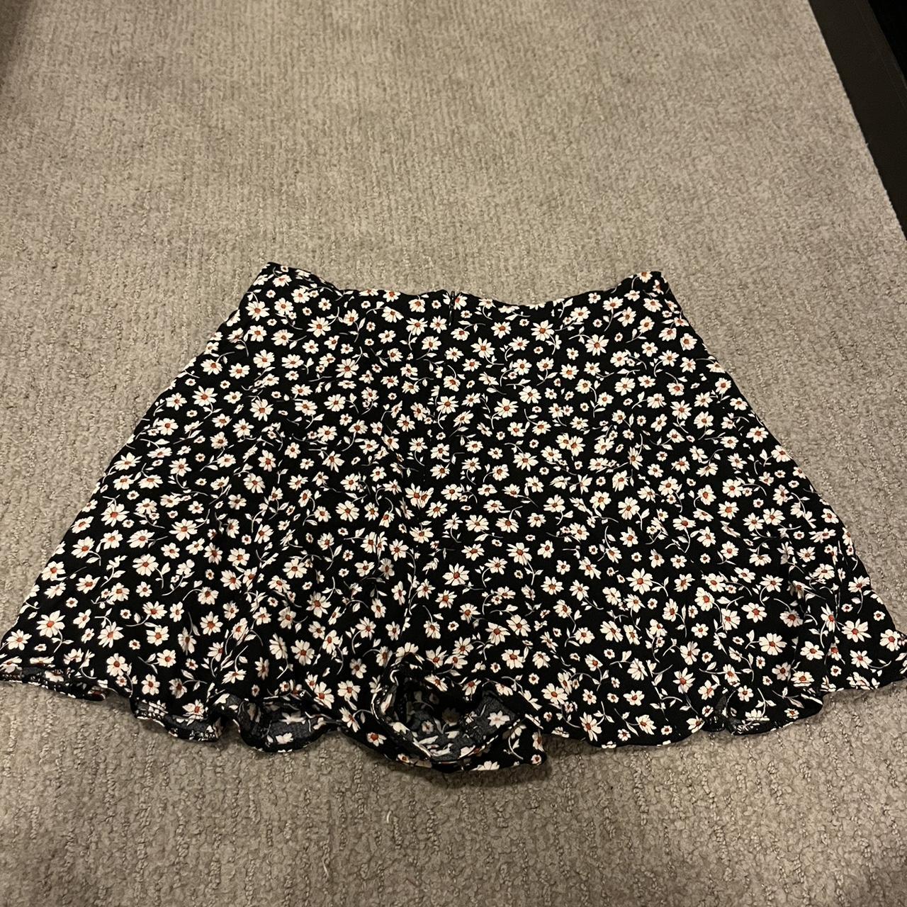 Floral flowy shorts. Super loose and comfy. Petite.... - Depop