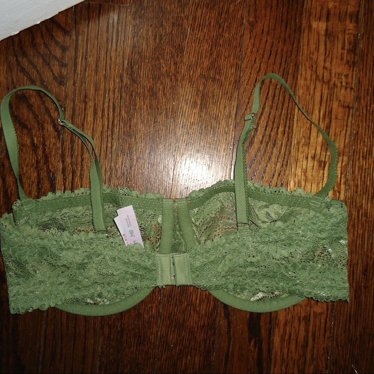 🛋️Green Lacey bra👙🩲 ★Super cute and lightweight 🎈Has... - Depop
