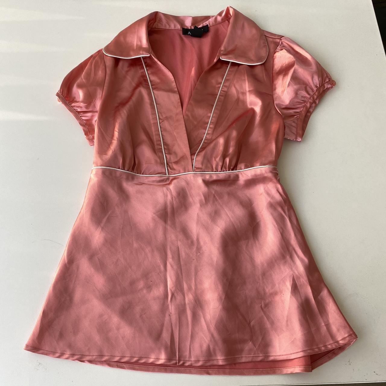 Vintage y2k/2000s blouse with cute b opening in the... - Depop