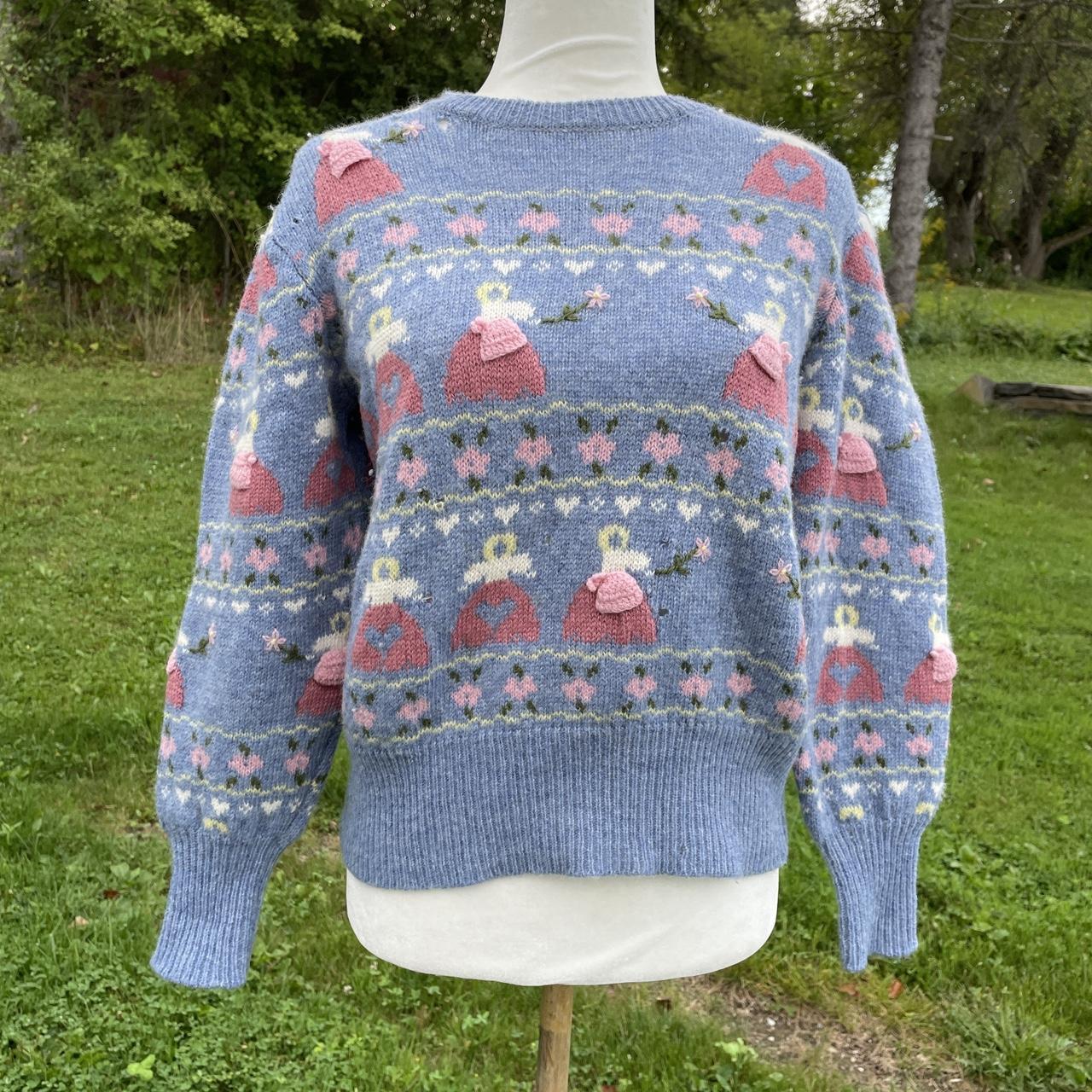 Vintage Grandma Cottage Sweater best for S/M - has... - Depop