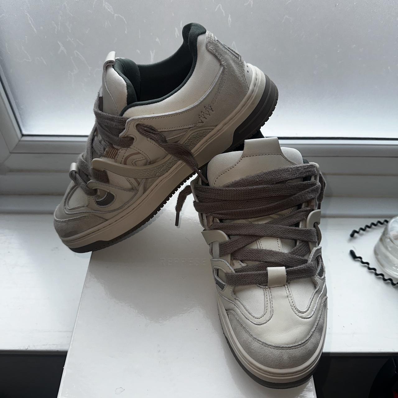 Represent bully - butter cream Worn a few times,... - Depop