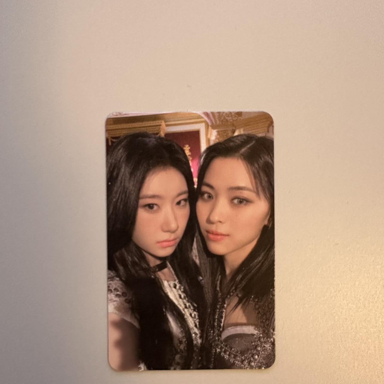 official itzy photo card ryujin and chaeryeong - Depop