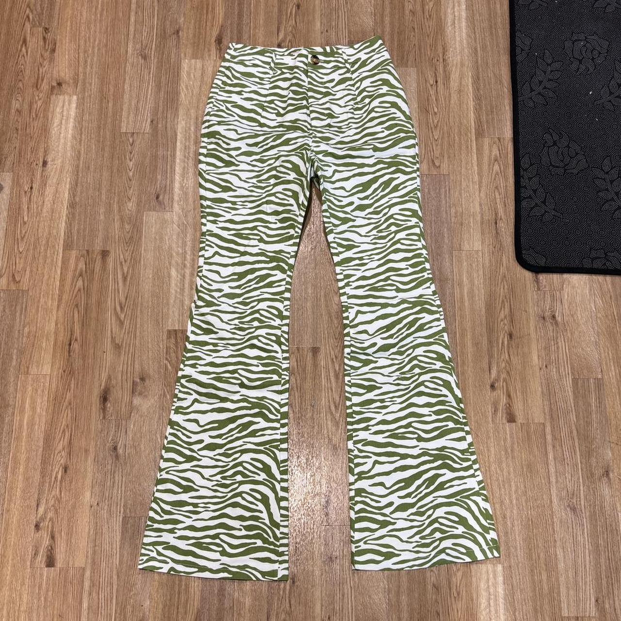 zebra flares vrg girl size 8 - Depop