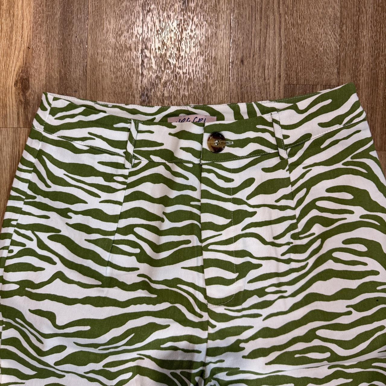 zebra flares vrg girl size 8 - Depop