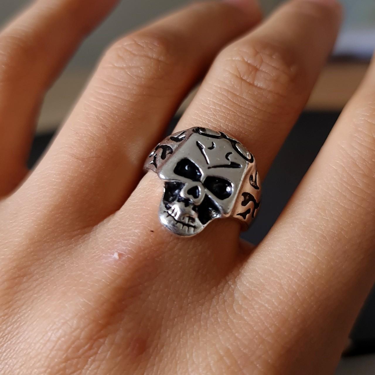 OxO 🔸️ 🔶️Skull head Ring🖤 🔸️$6🖤 🔶️silver metallic... - Depop