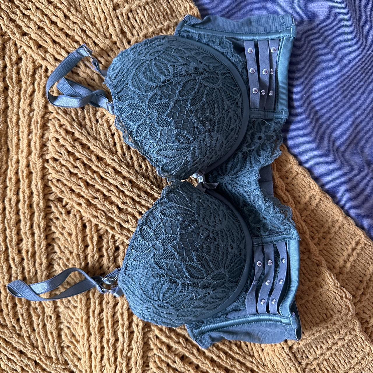 Bras N Thingz push up bra One of the clasp has... - Depop