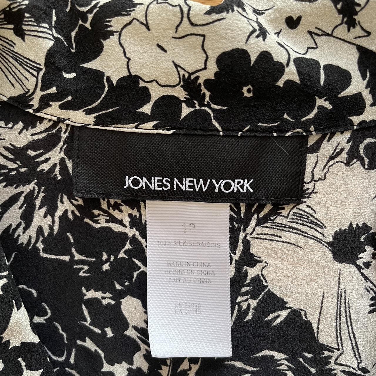 Jones New York 100% silk button up shirt :) super... - Depop