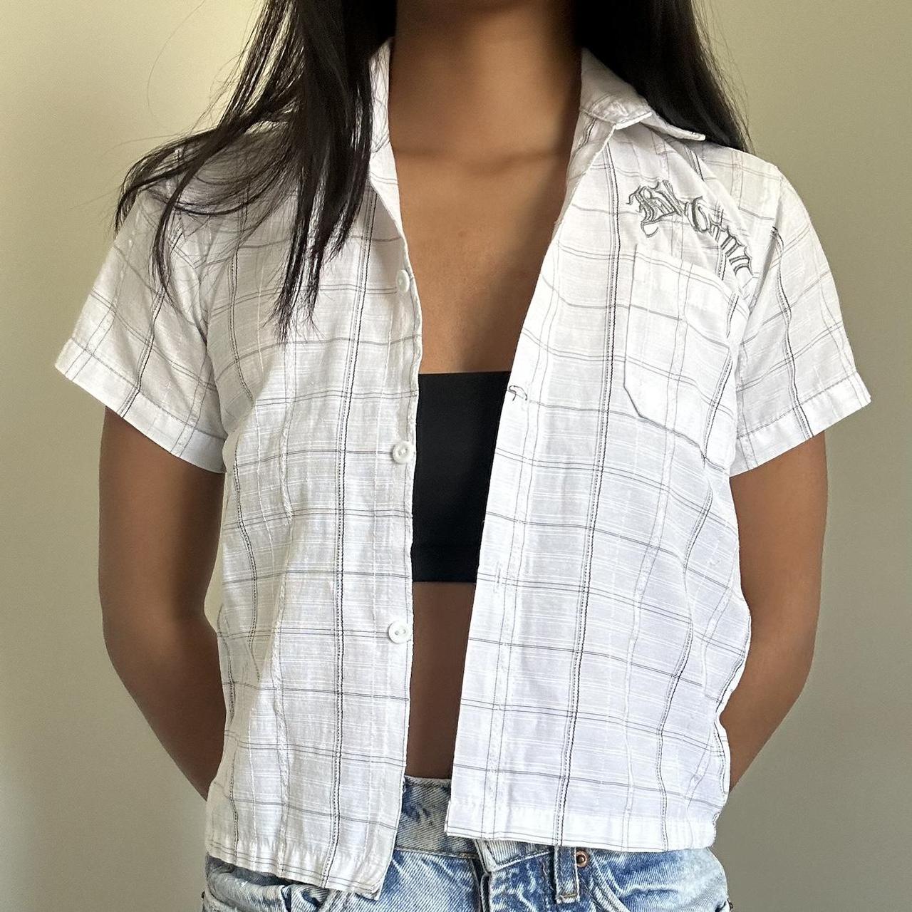Billabong cropped button up - kids size 3 fits... - Depop