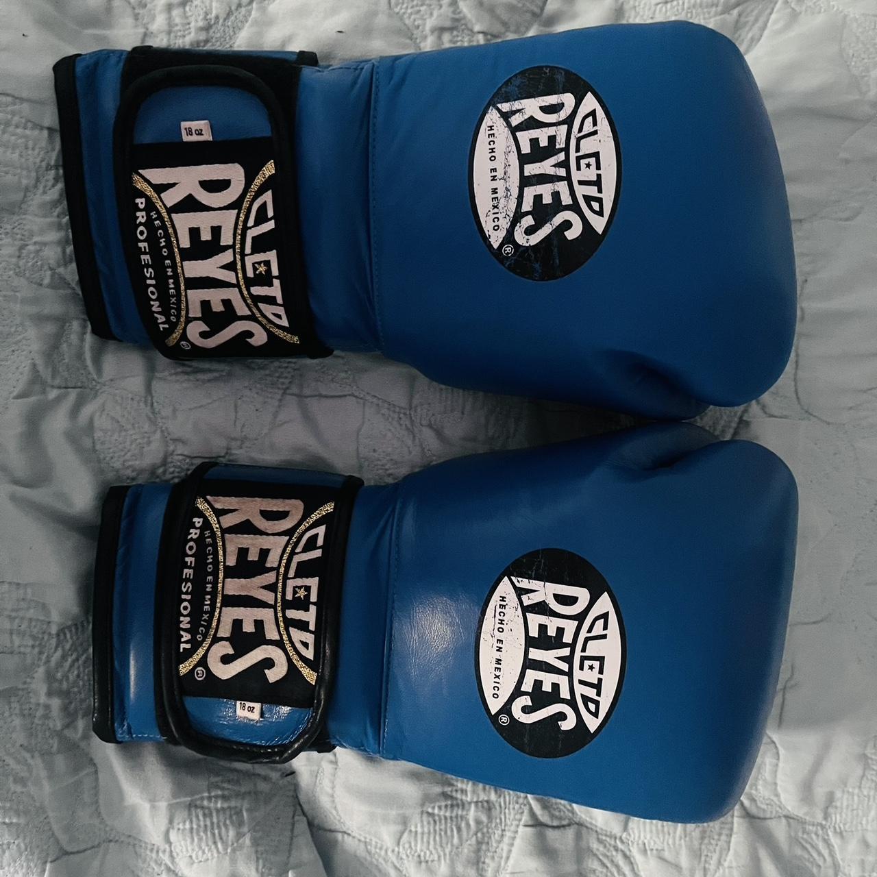 Blue and white 18oz Cleto Reyes hook and loop boxing... - Depop