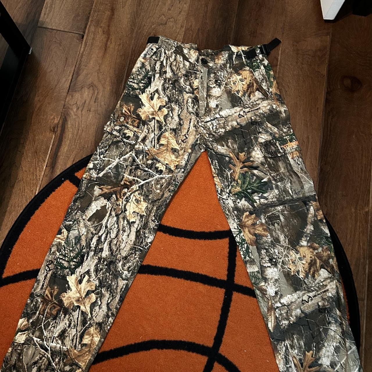 Real tree camo cargo pants with a unique pattern and... - Depop