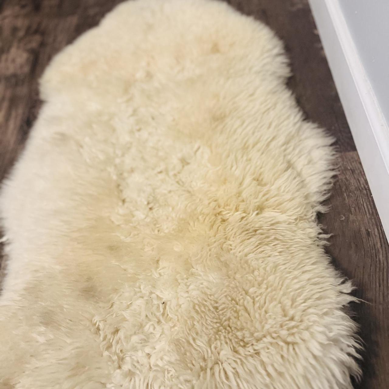 Small cream color faux fur rug (small cream color)... - Depop