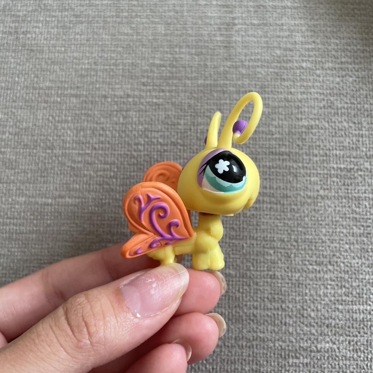 LITTLEST PET SHOP cutest little butterfly💛💜 #lps... - Depop