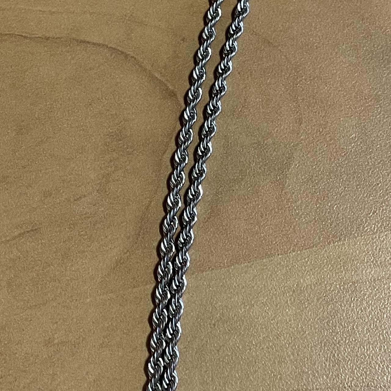 Twisted silver chain - Depop