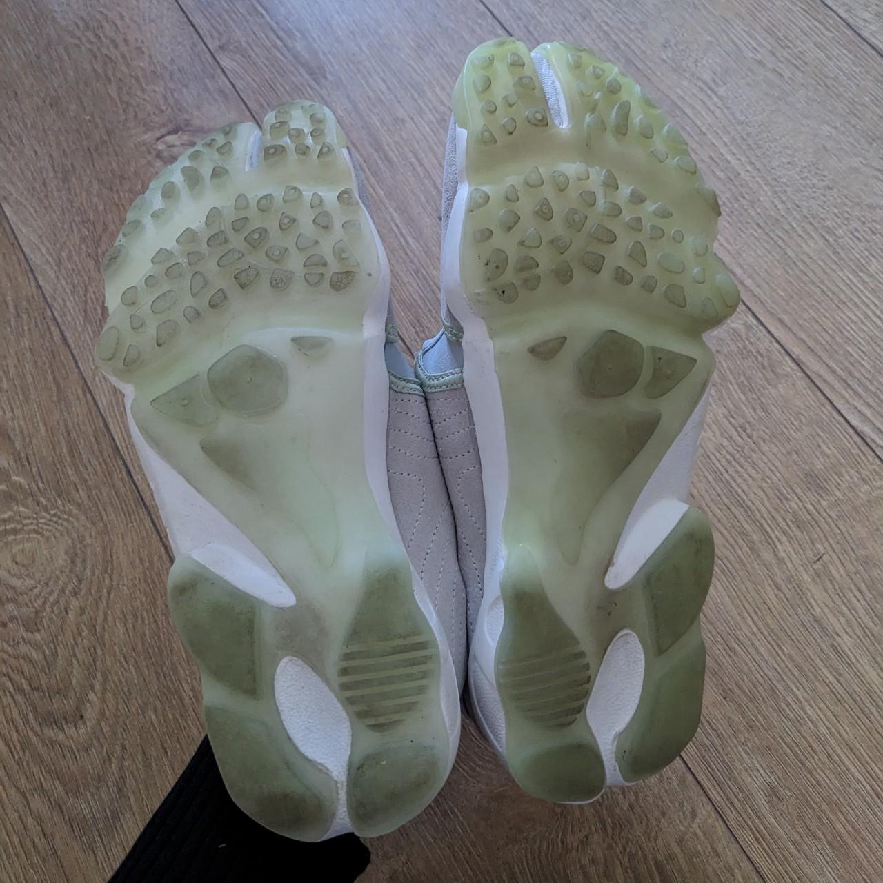 Nike Women's Grey and Green Trainers | Depop