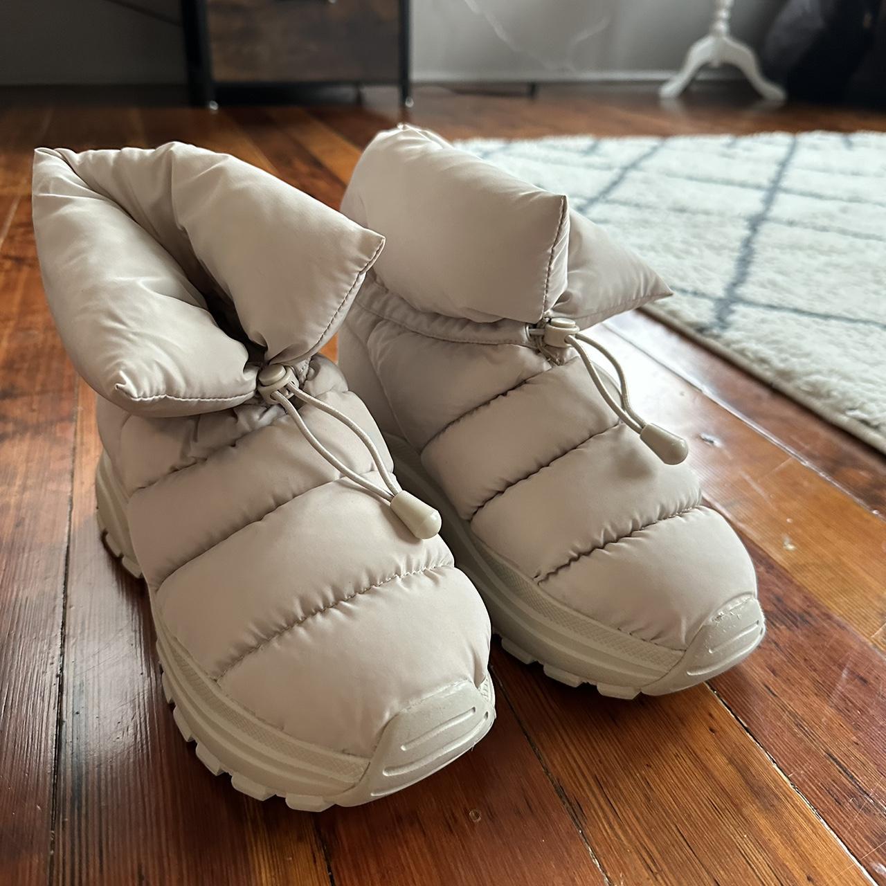 Puffer snow boots Very fashionable Worn once From... - Depop