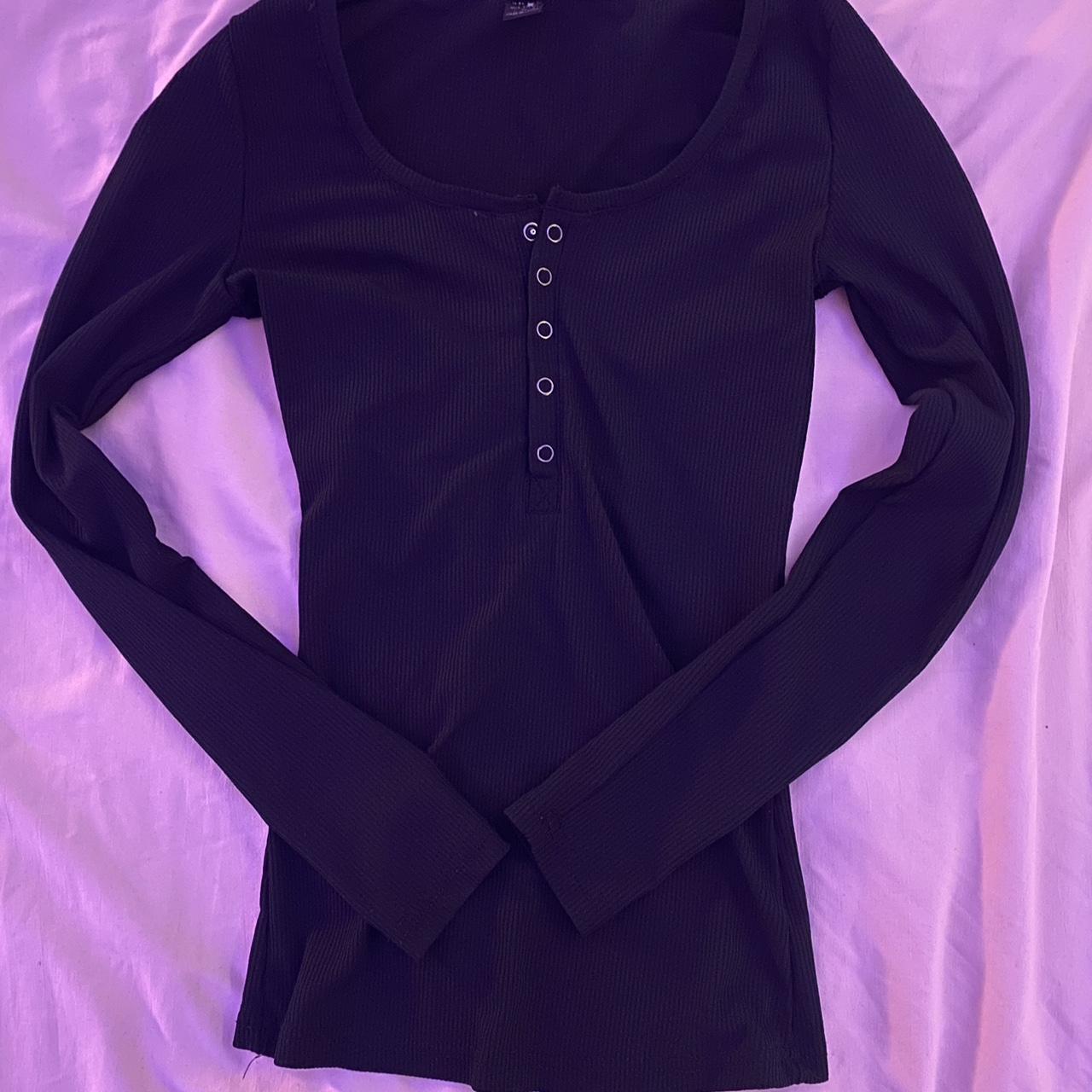 tight fit long sleeve - Depop