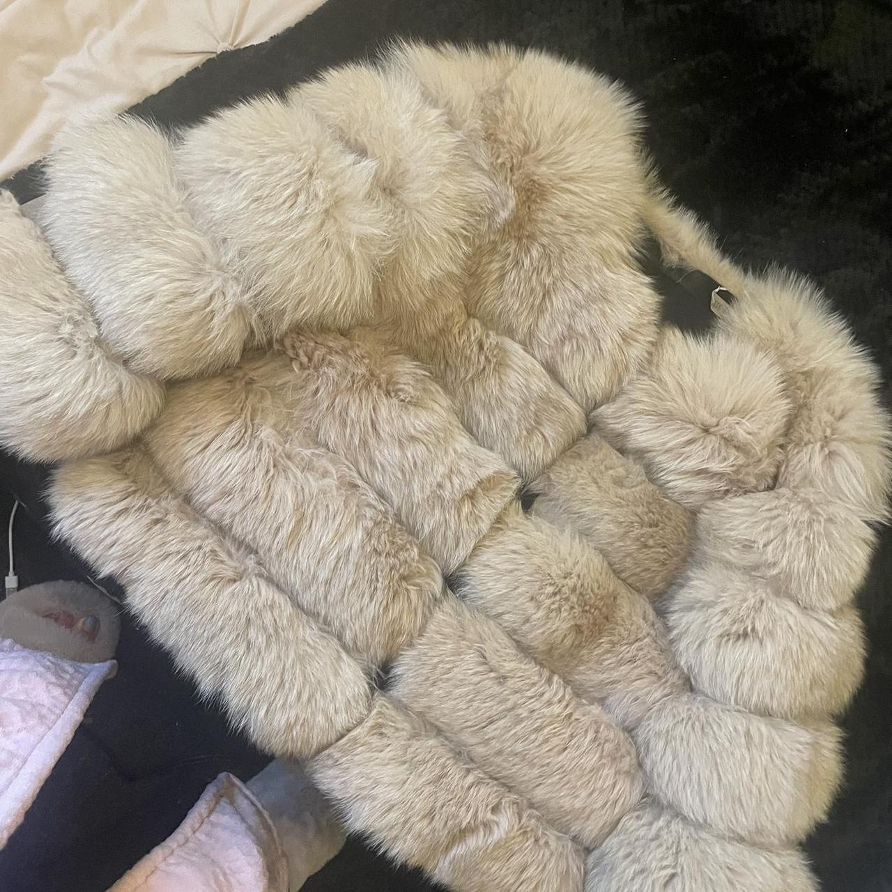 Real fox fur coat slight tear in left armpit - Depop
