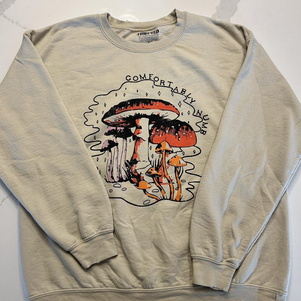 Women’s Graphic Crewneck (Medium) - Depop