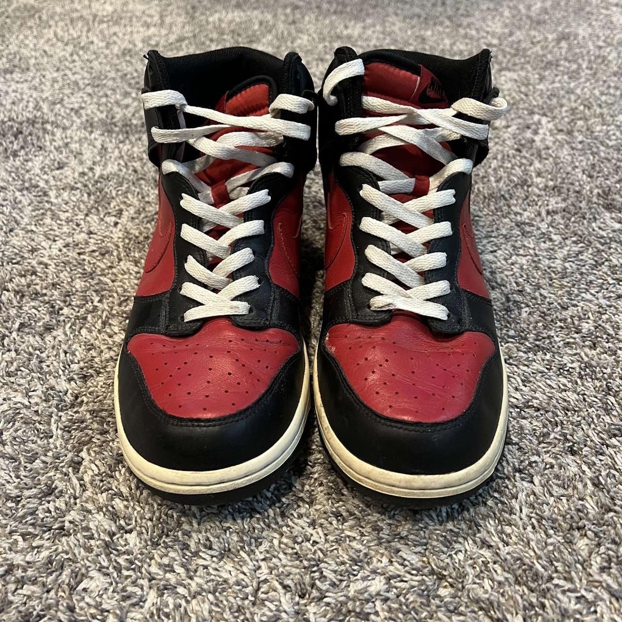 Nike Men's Black and Red Trainers | Depop