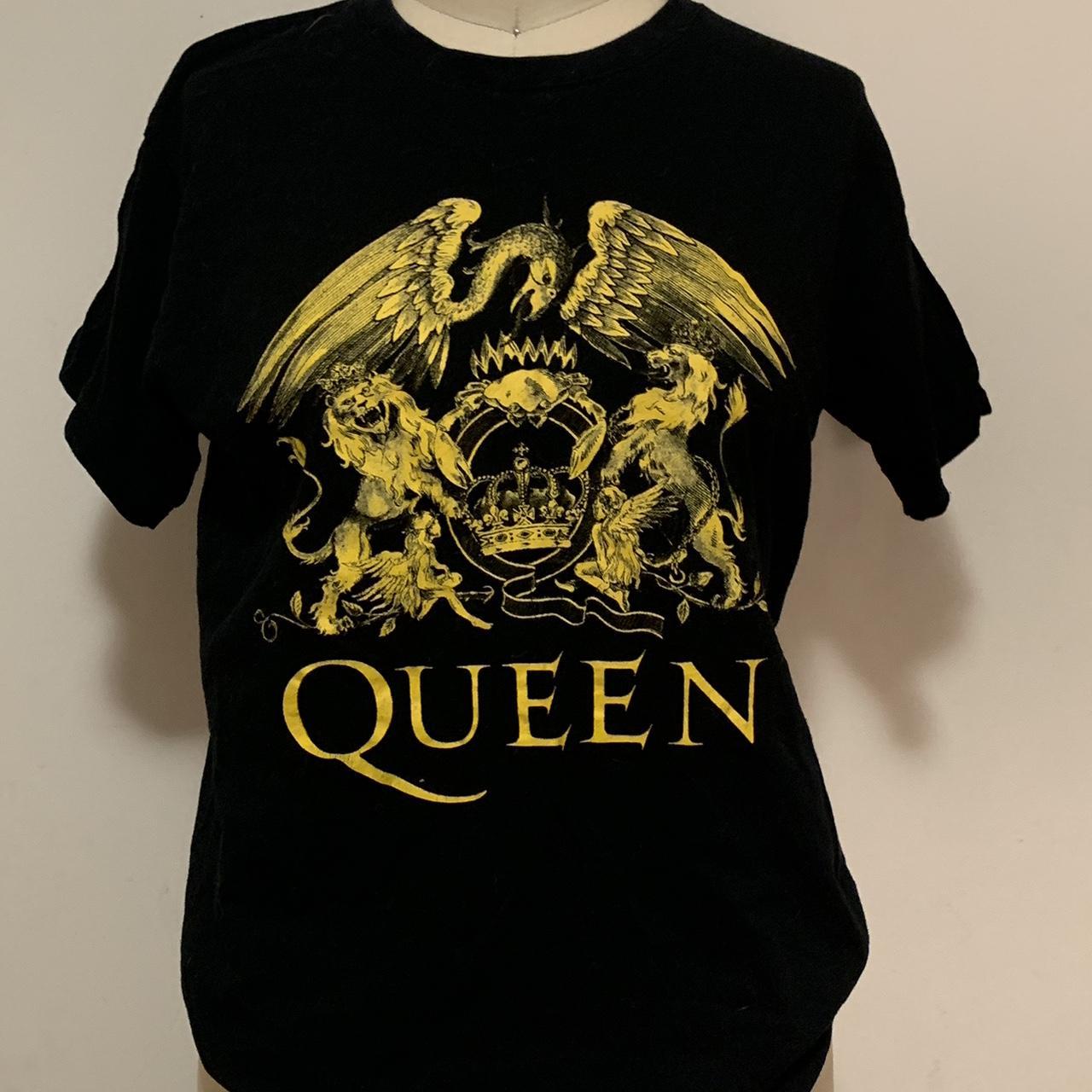 Queen band tee Size small / 8 - Depop