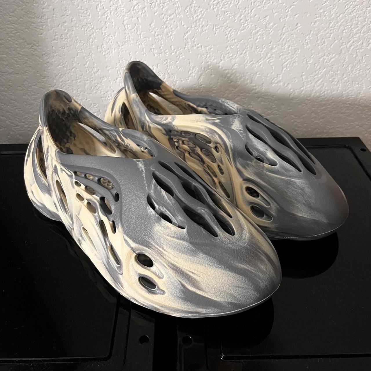 Yeezy Foam Runner MX Moon Grey ‼️R3PS‼️ Us 11M 10/10... - Depop