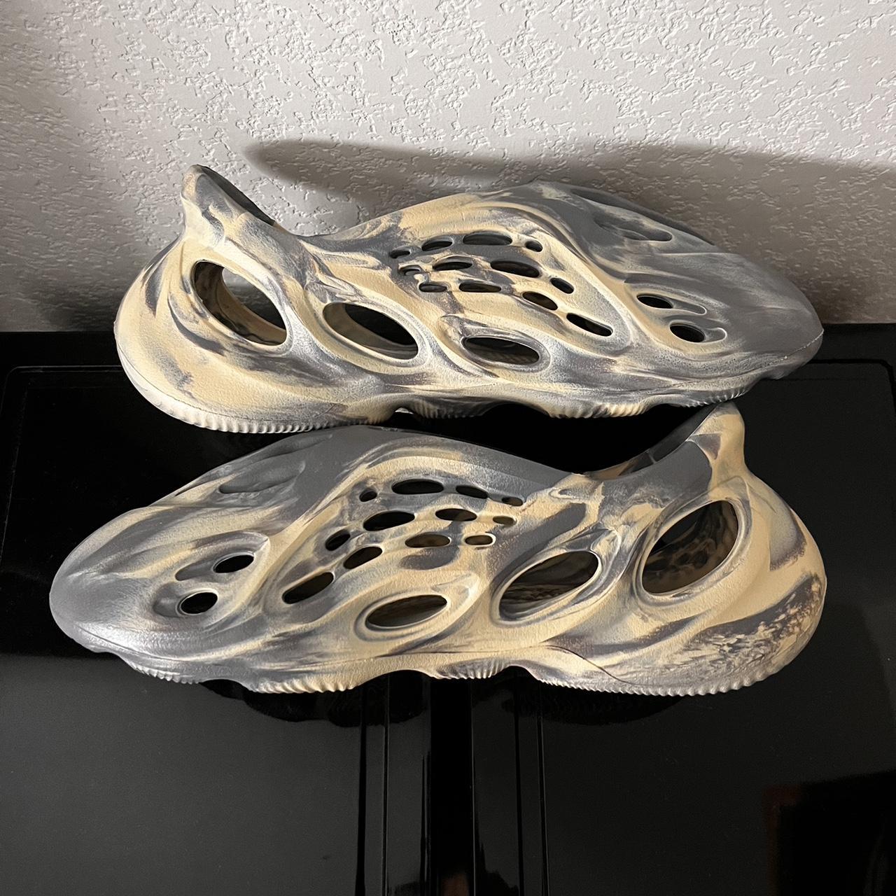 Yeezy Foam Runner MX Moon Grey ‼️R3PS‼️ Us 11M 10/10... - Depop