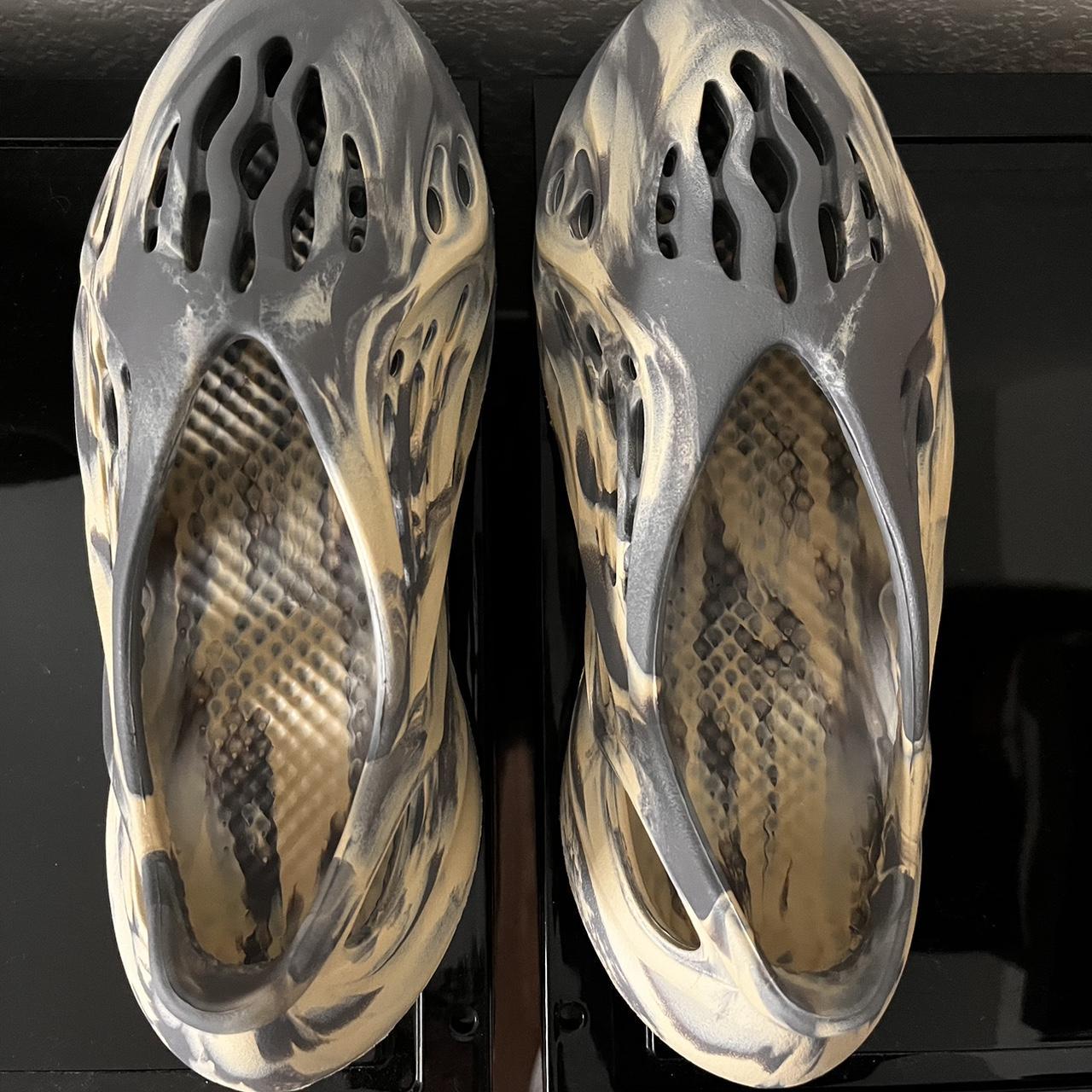 Yeezy Foam Runner MX Moon Grey ‼️R3PS‼️ Us 11M 10/10... - Depop