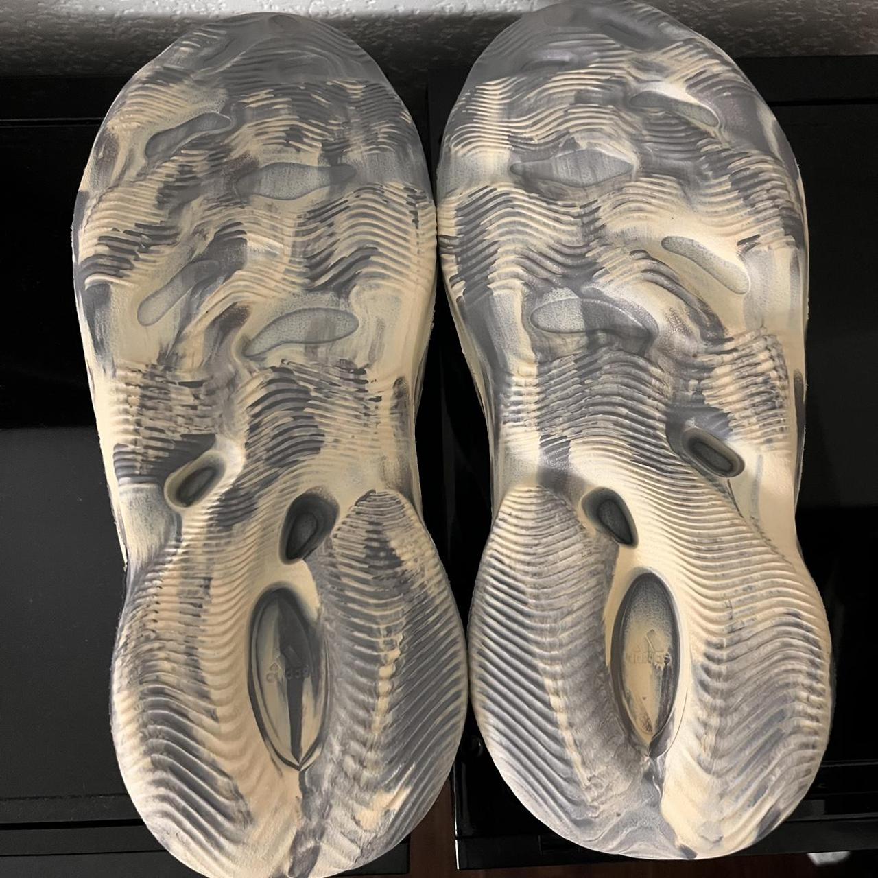 Yeezy Foam Runner MX Moon Grey ‼️R3PS‼️ Us 11M 10/10... - Depop