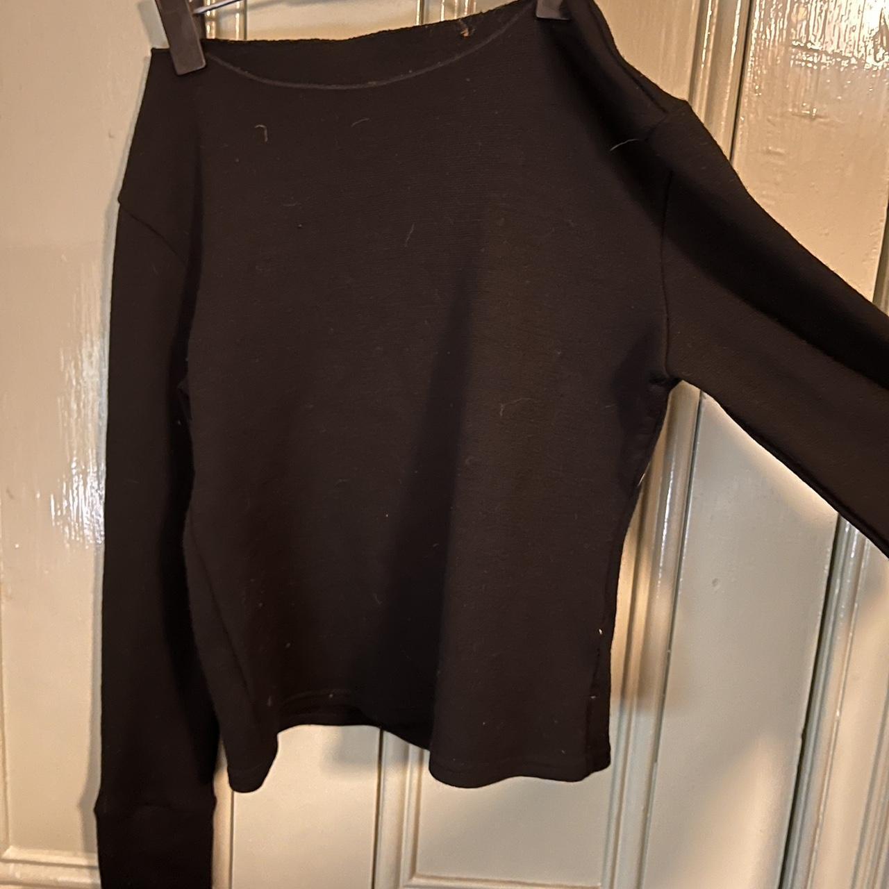 Long neck top with finger sleeve - Depop