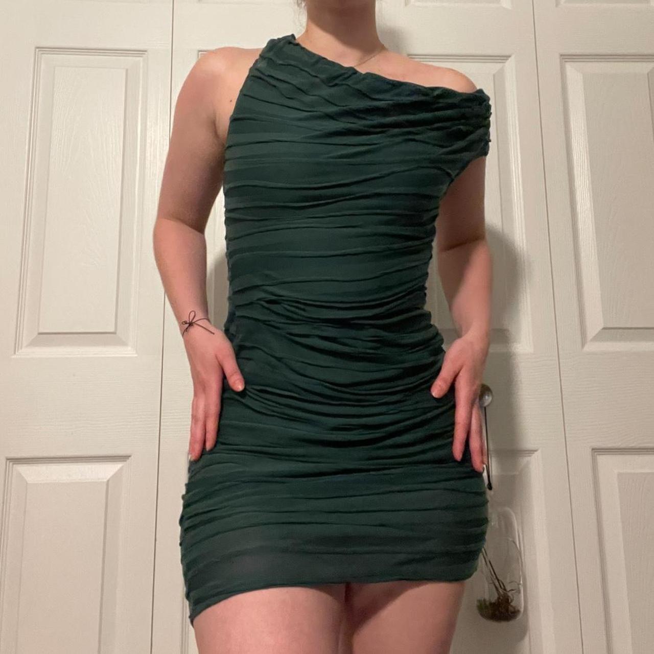 Emerald green bodycon dress with a changeable... - Depop