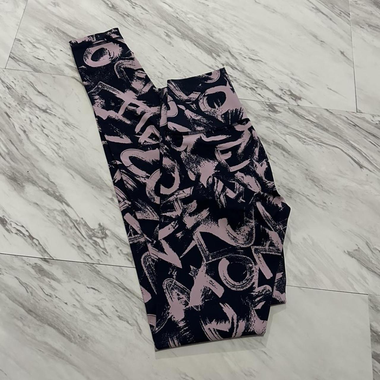 PERFECT CONDITION PRINTED LULULEMON FULL LENGTH... - Depop