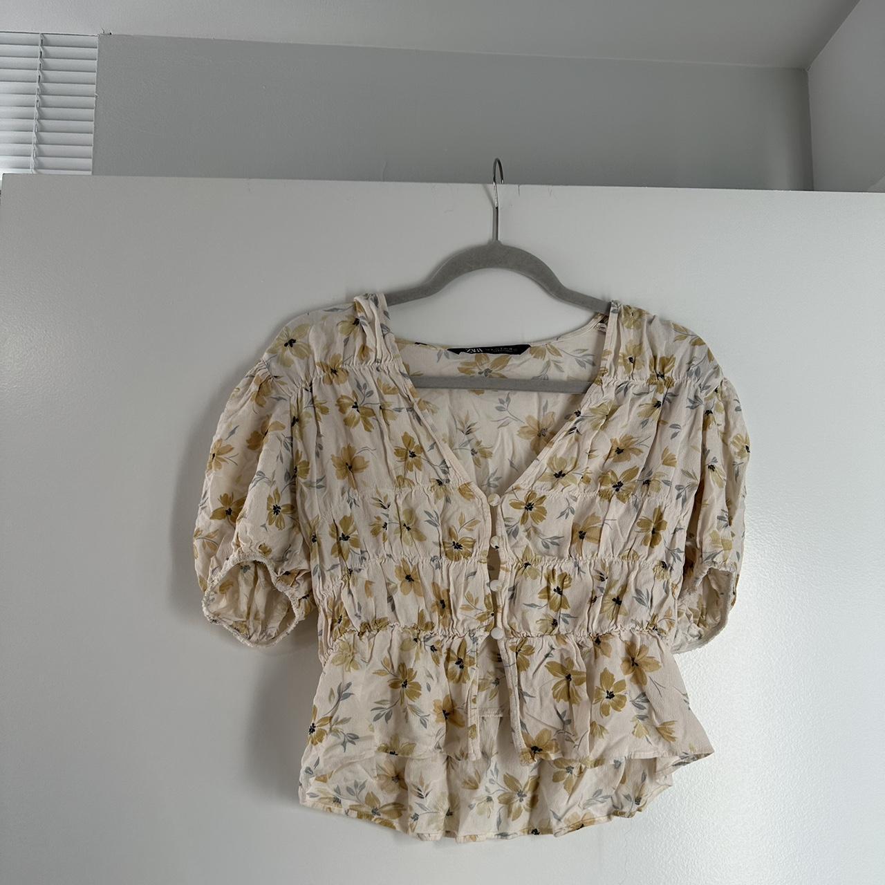Floral Zara blouse - Depop