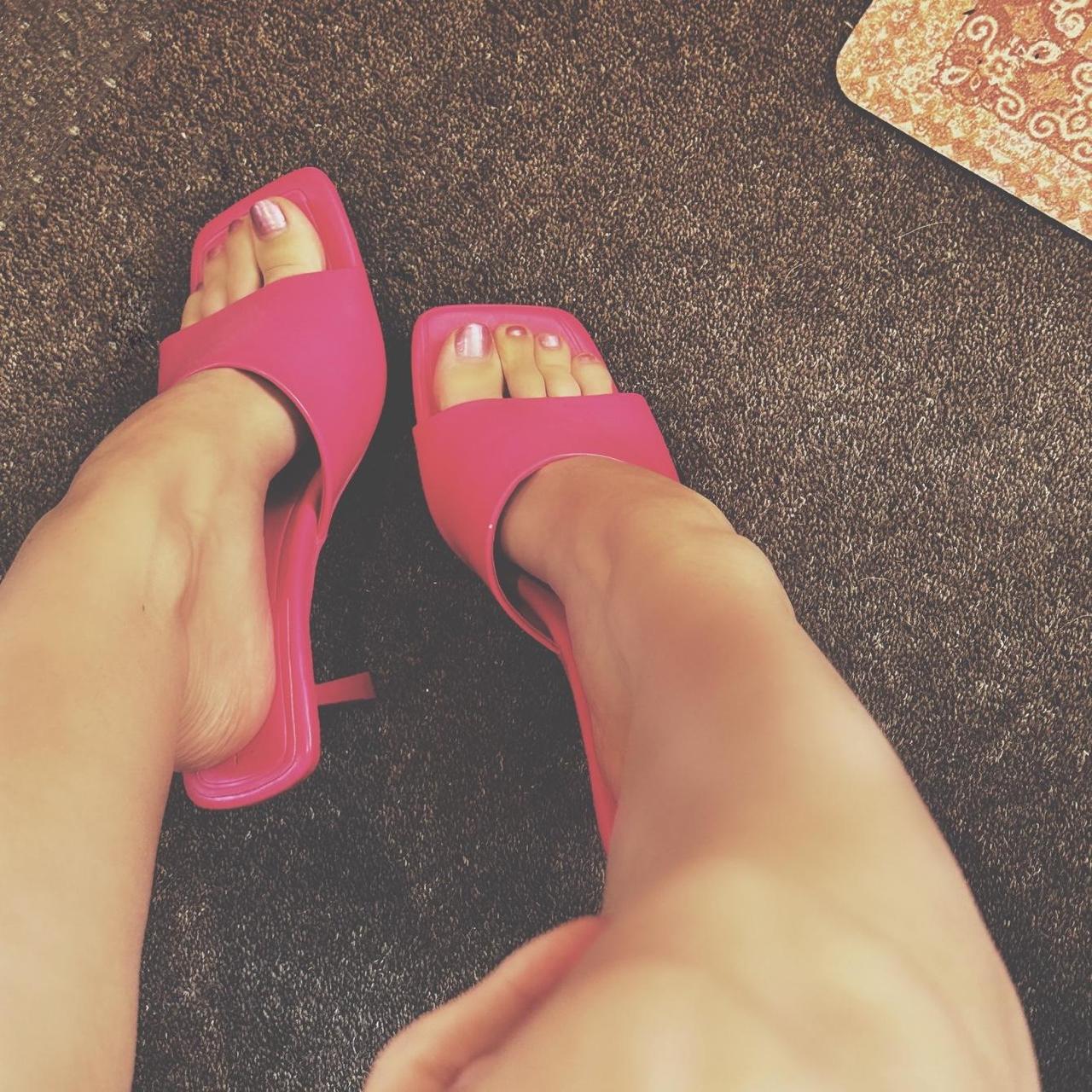 THERAPY HOT PINK HEELS - SIZE 8 or can fit a... - Depop