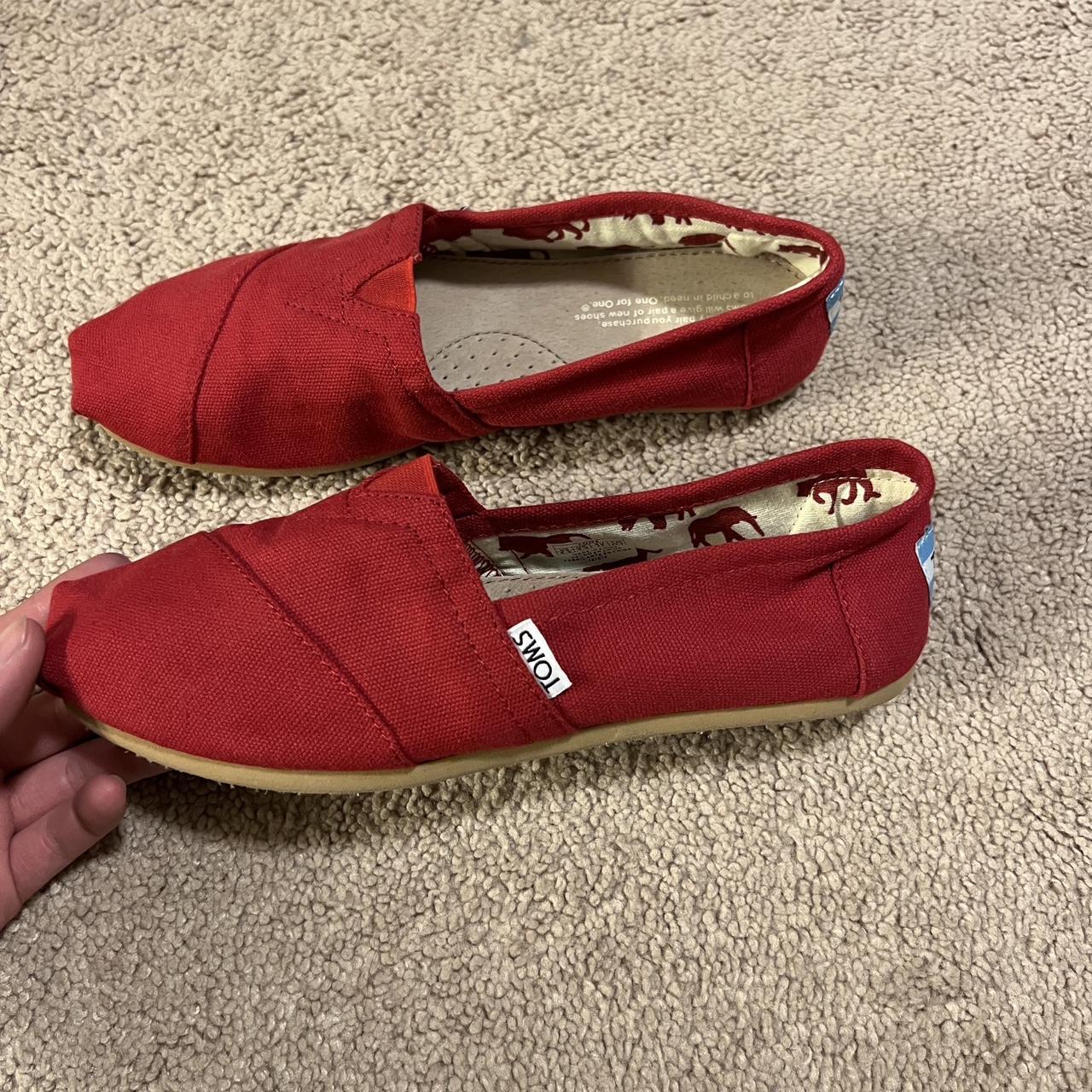TOMS Women's Red Trainers | Depop