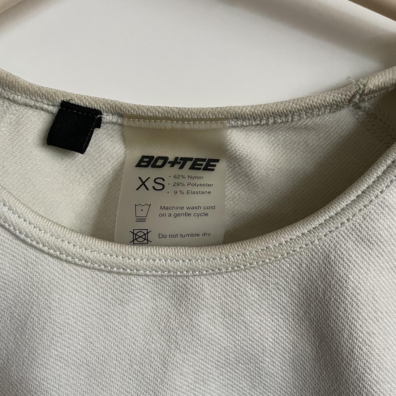 bo+tee workout crop top sz xs in off white - Depop