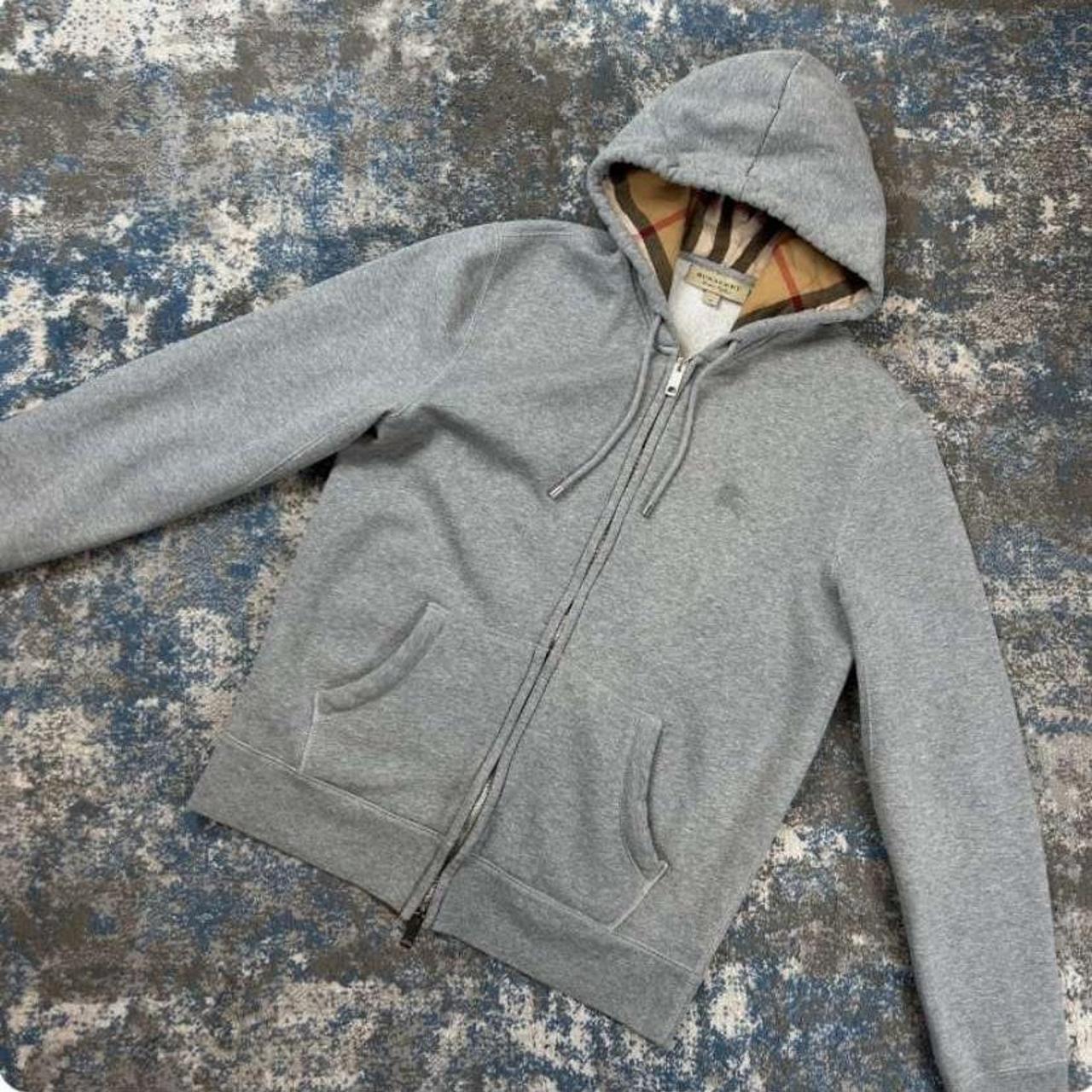 Burberry zipper size medium fits a small mint condition - Depop