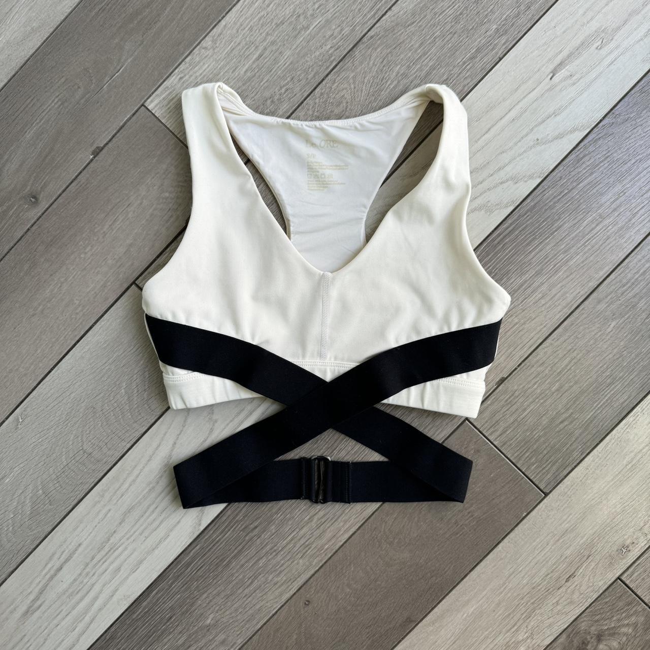 Le Ore Sports Bra Size: Small - Depop