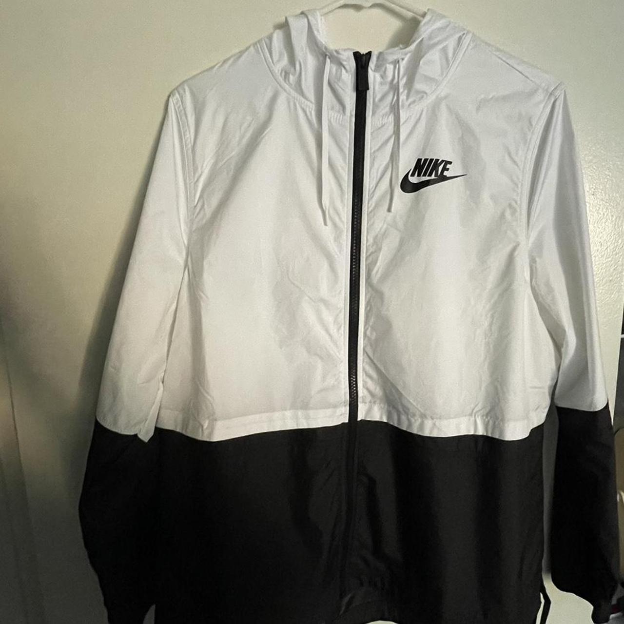 Nike Windbreaker Women’s Medium Worn once #nike... - Depop