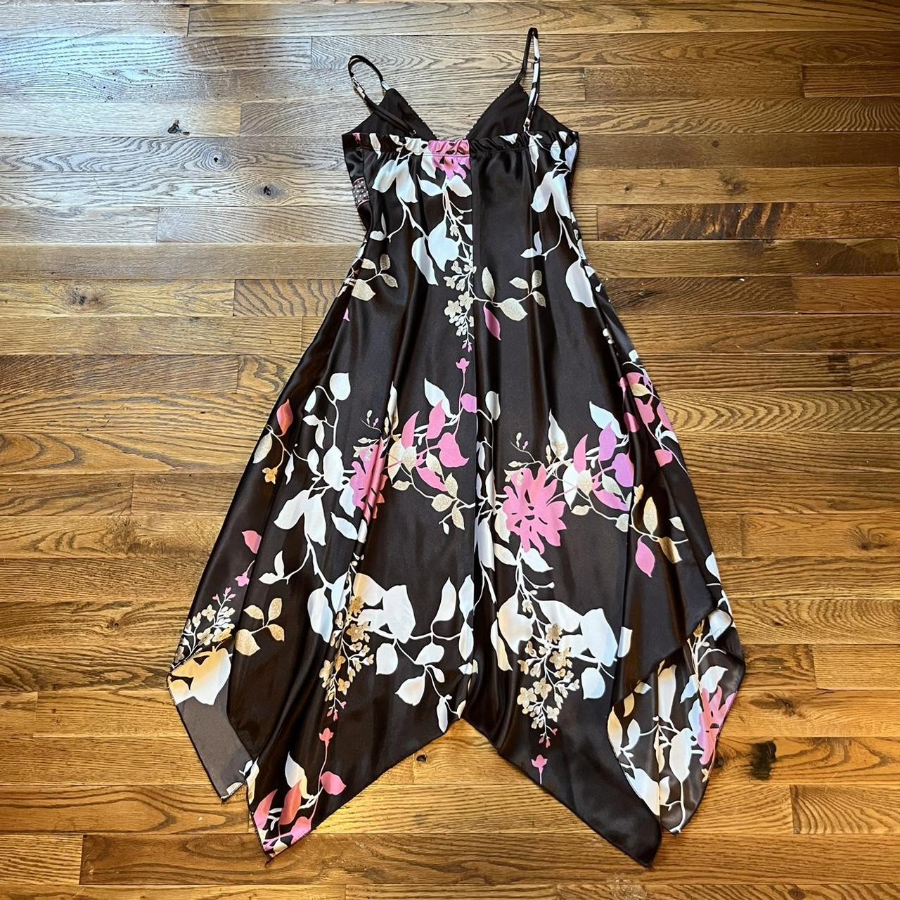 Lovely ladylike y2k-era floral-print handkerchief... - Depop