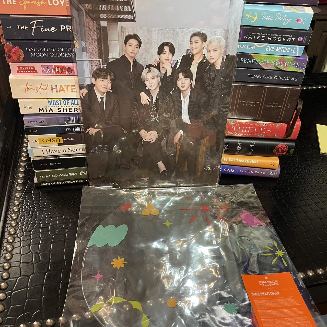 WTS KPOP SIGNED ALBUMS/MERCH Please DM before... - Depop